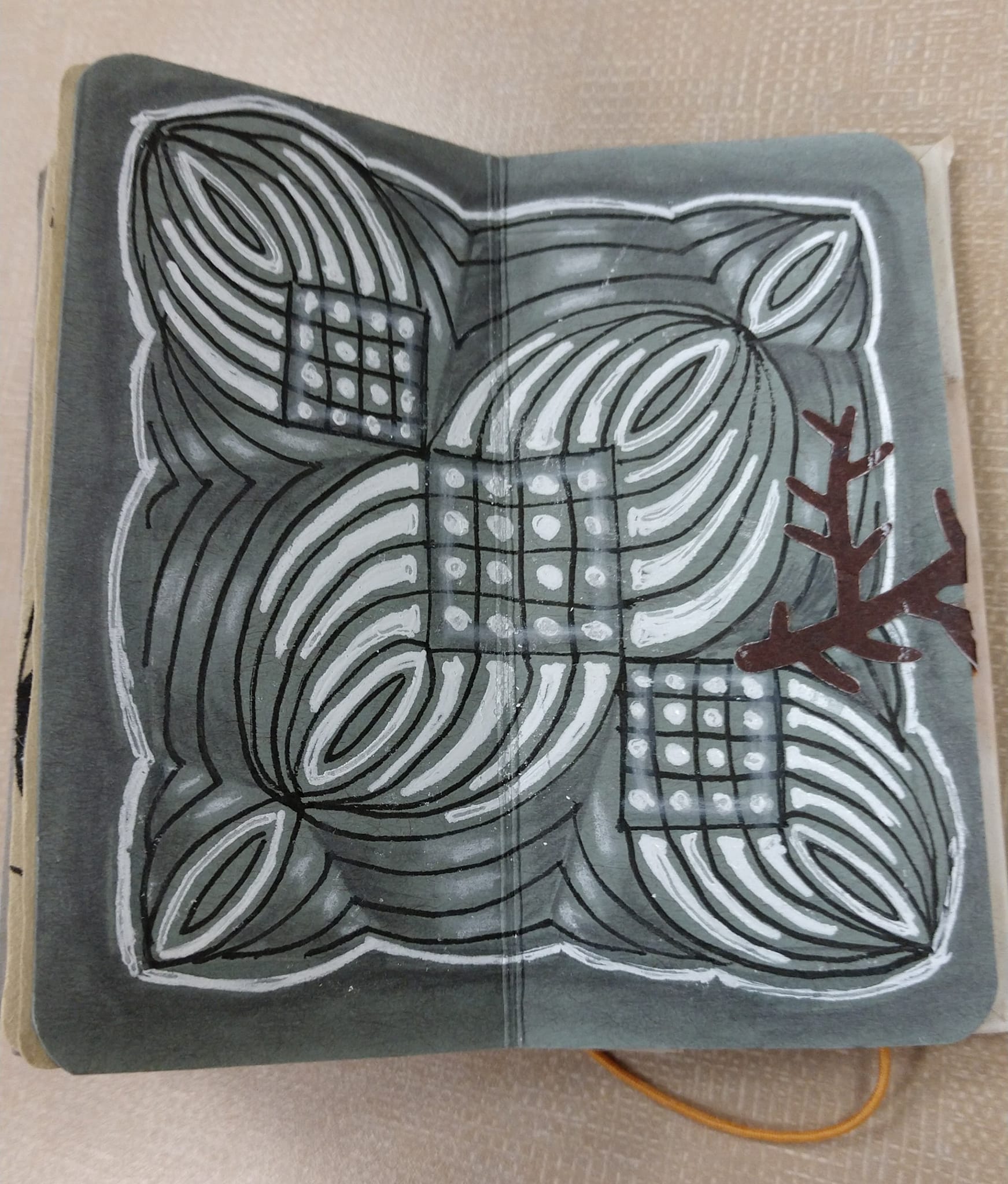 mom11 – Tangle Addicts