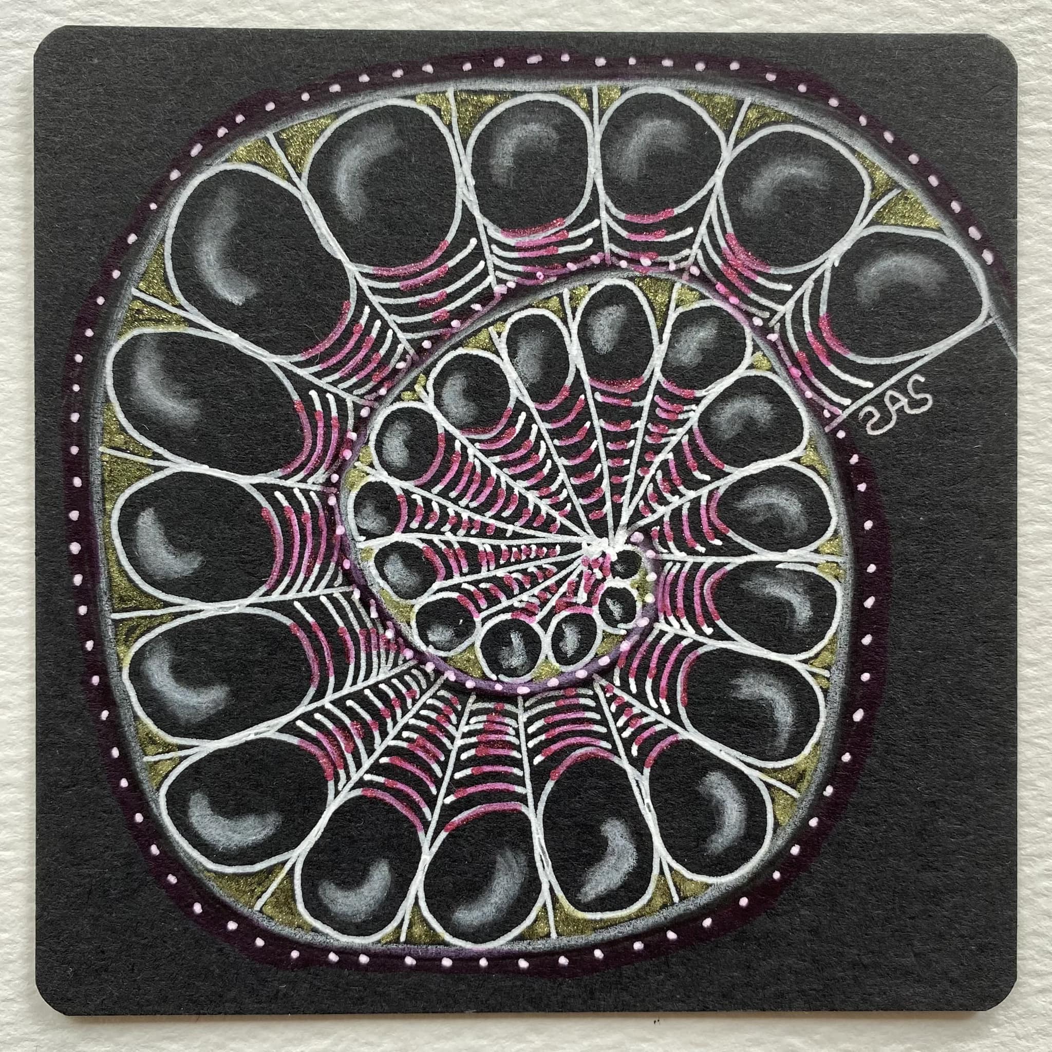 Fun with Black Tiles | Class Recap – Tangle Addicts